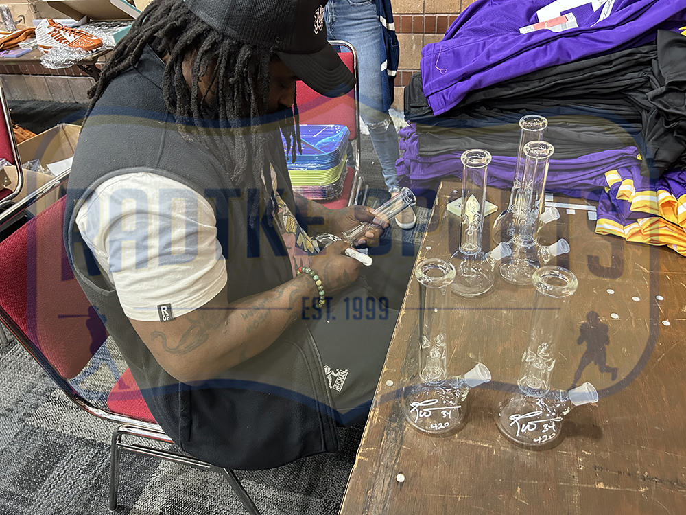 Ricky Williams Signed 10 inch Clear Glass Bubbler Pipe with “420 ...