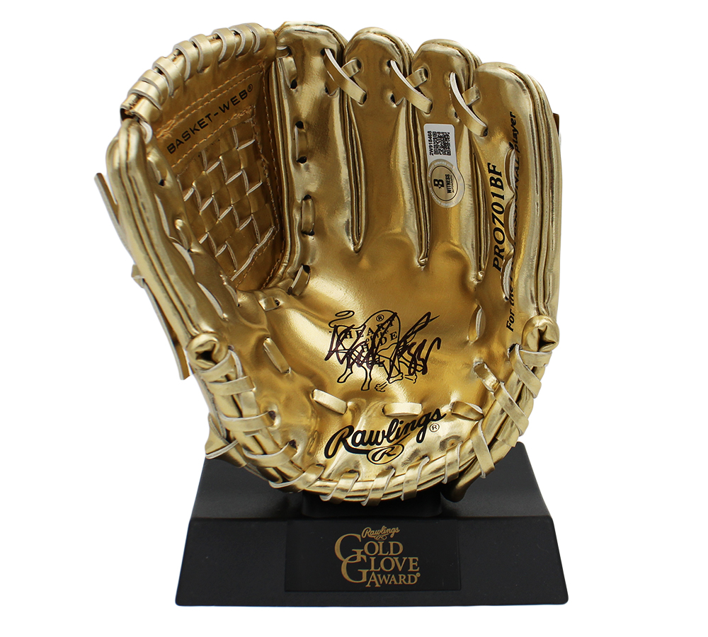 Wade Boggs Signed New York Yankees Rawlings Mini Golden Glove Award – Radtke Sports